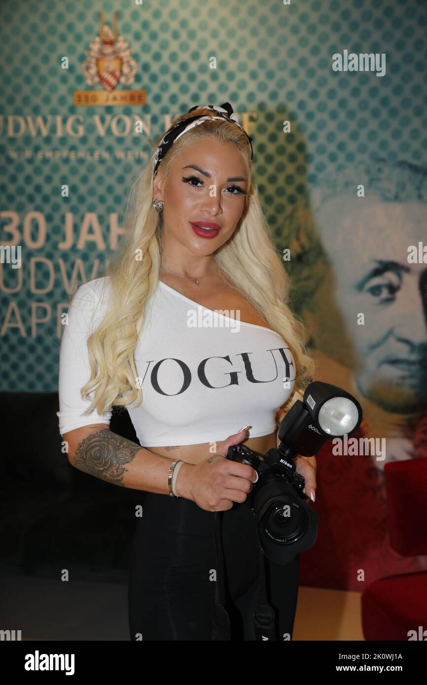 Nina Kristin beim Mates Date Influencer Event auf der Berlin Fashion ...
