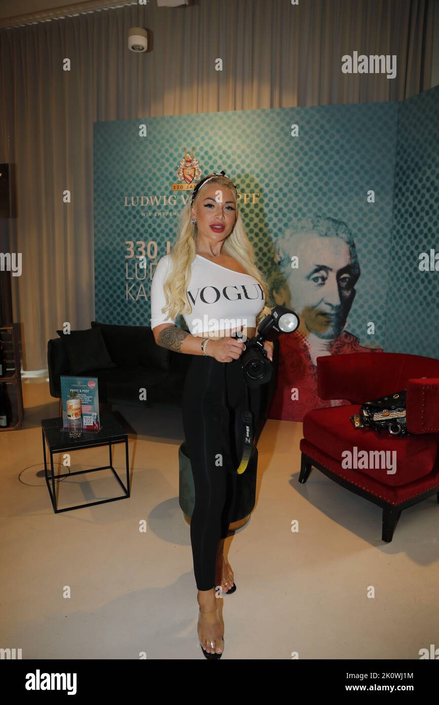 Nina Kristin beim Mates Date Influencer Event auf der Berlin Fashion ...