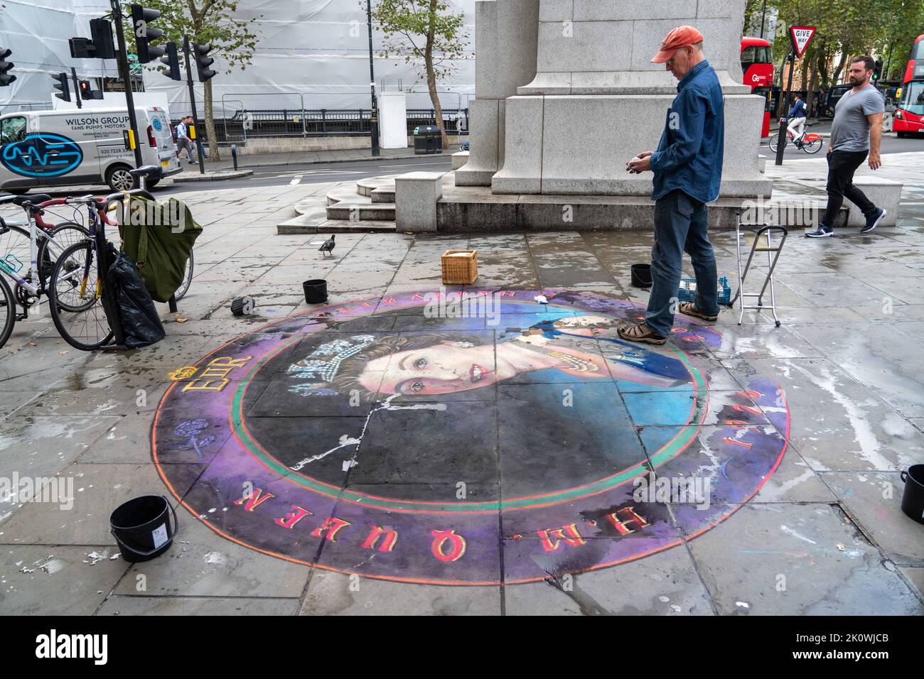 © Jeff Moore Artist Julian Beever creates a chalk drawing of the late ...