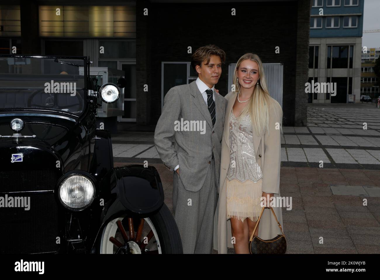 Levin Hotho mit Freundin Lili Hamann bei der Premiere der RTL TV-Serie ...