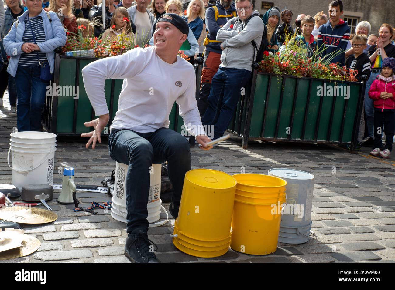 The Bucket Boy Matthew Pretty performs on the Royal Mile. Edinburgh ...