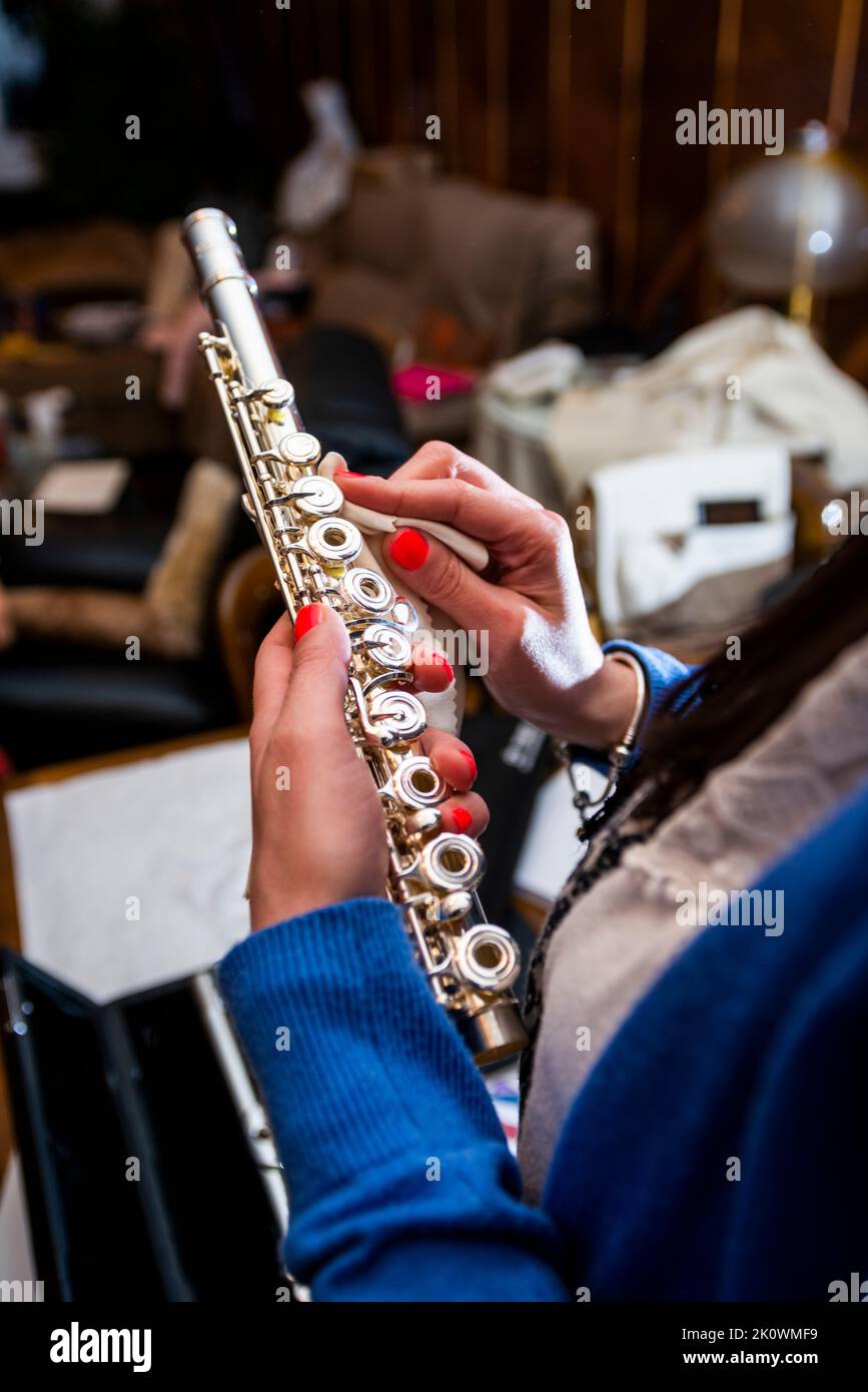 Transverse flute hi-res stock photography and images - Alamy