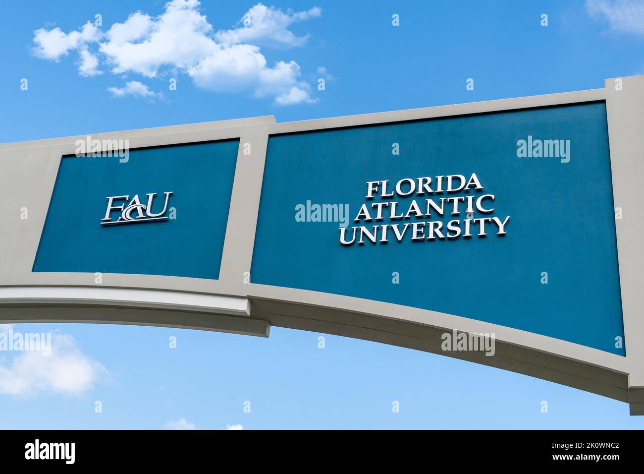 University of florida campus sign hi-res stock photography and images ...