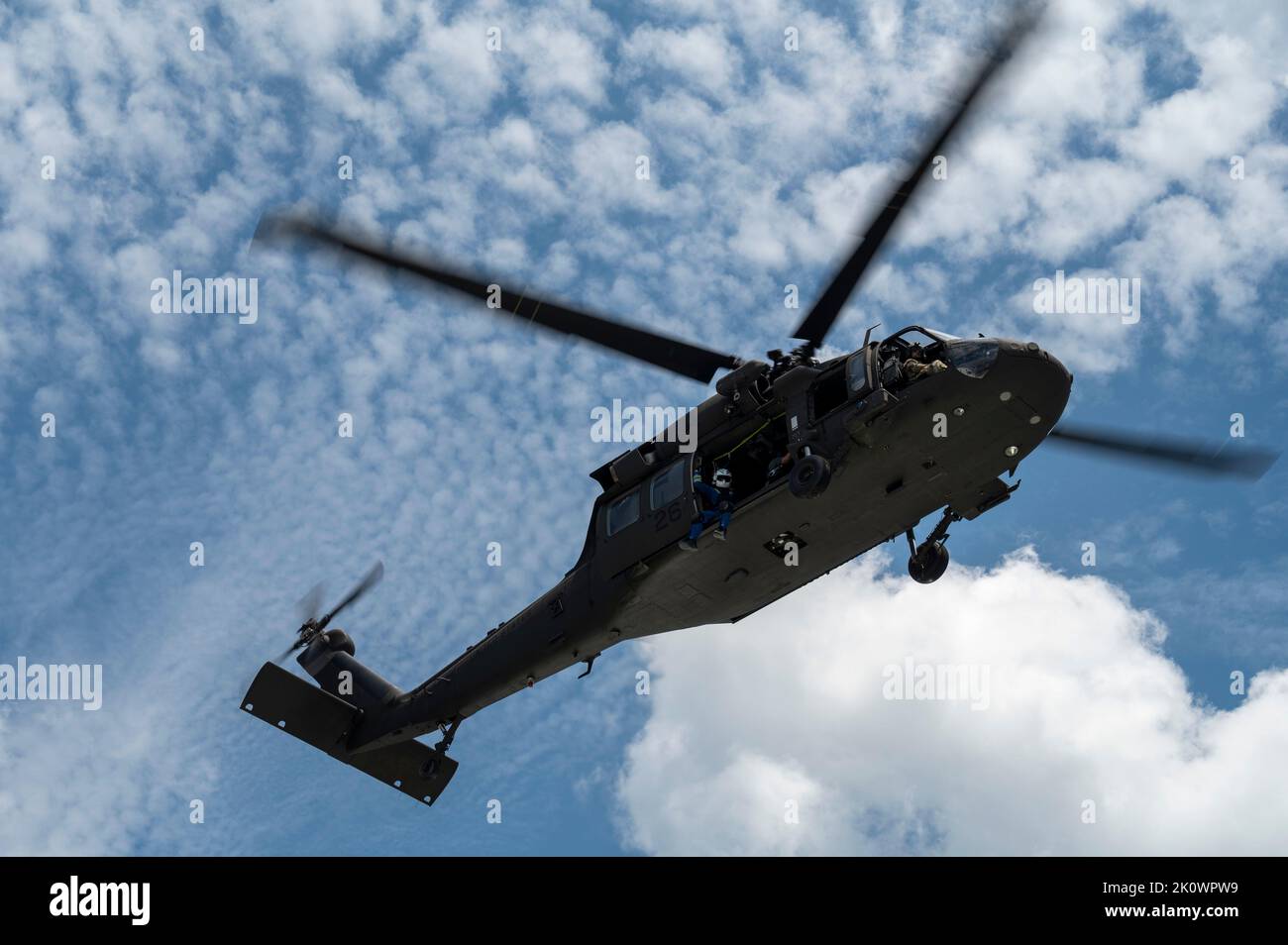 The FBI Hostage Rescue Team use a H-60M Black Hawk helicopter to ...