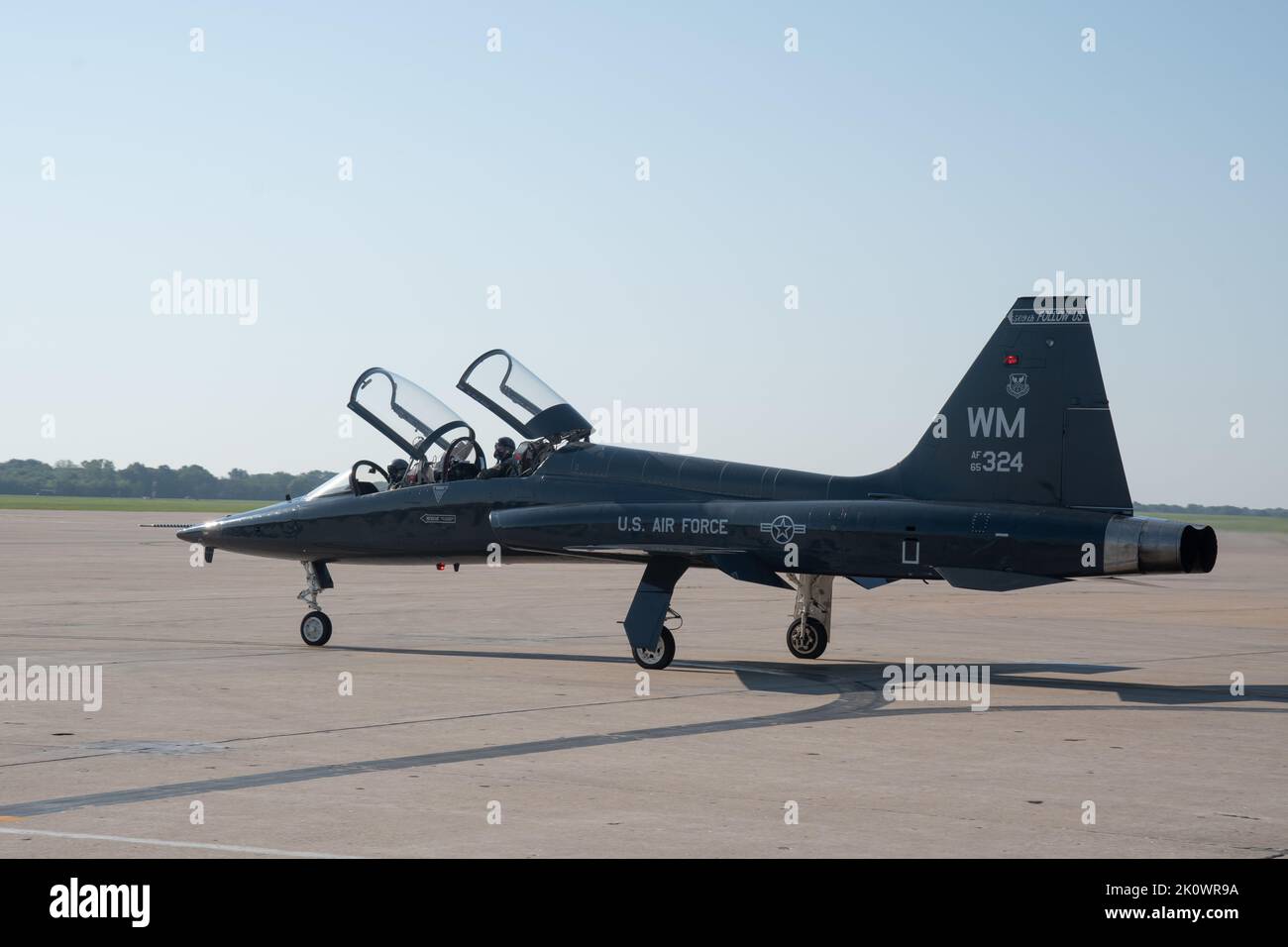 A T-38 Talon jet fighter trainer taxis to the runway at Whiteman Air ...