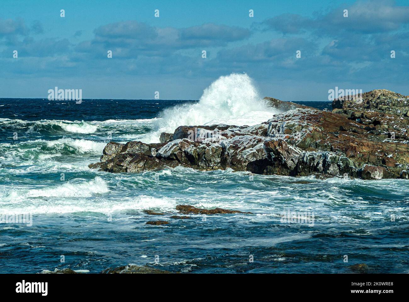 Crashing waves atlantic hi-res stock photography and images - Alamy