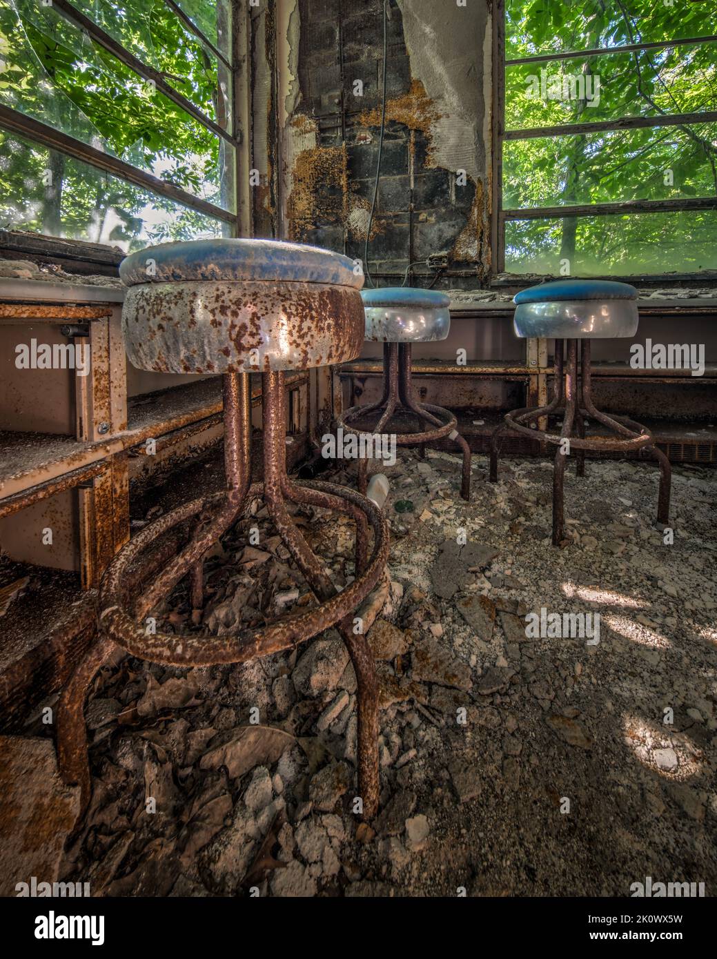 Abandoned science lab hi-res stock photography and images - Alamy
