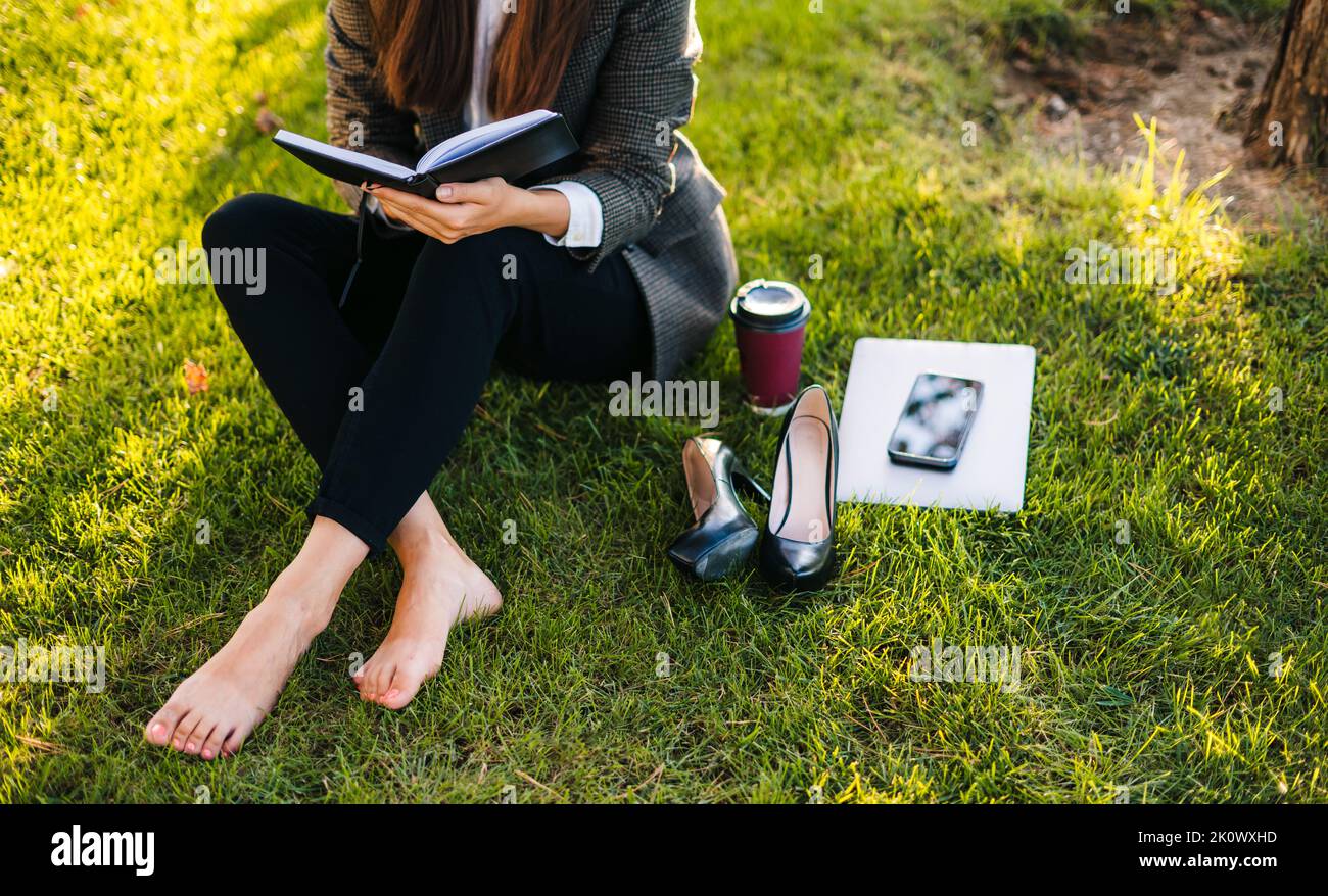 Barefoot girl reading grass hi-res stock photography and images - Alamy