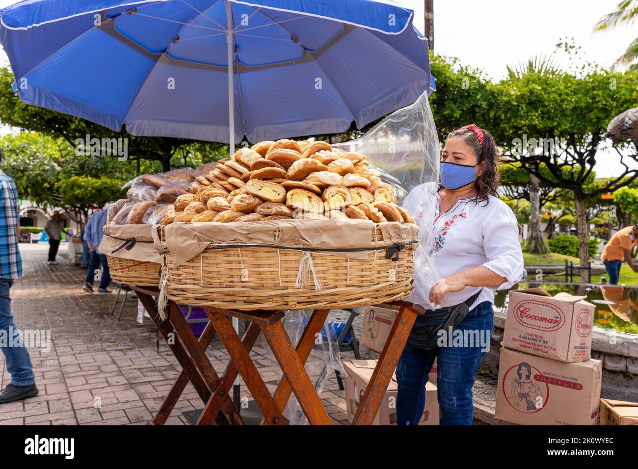 Mexican sweet bread vendor, with huge basket of bread Stock Photo - Alamy