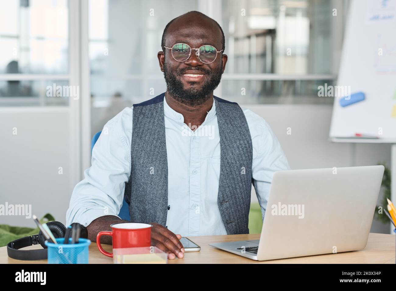 Young african american manager hi-res stock photography and images - Alamy