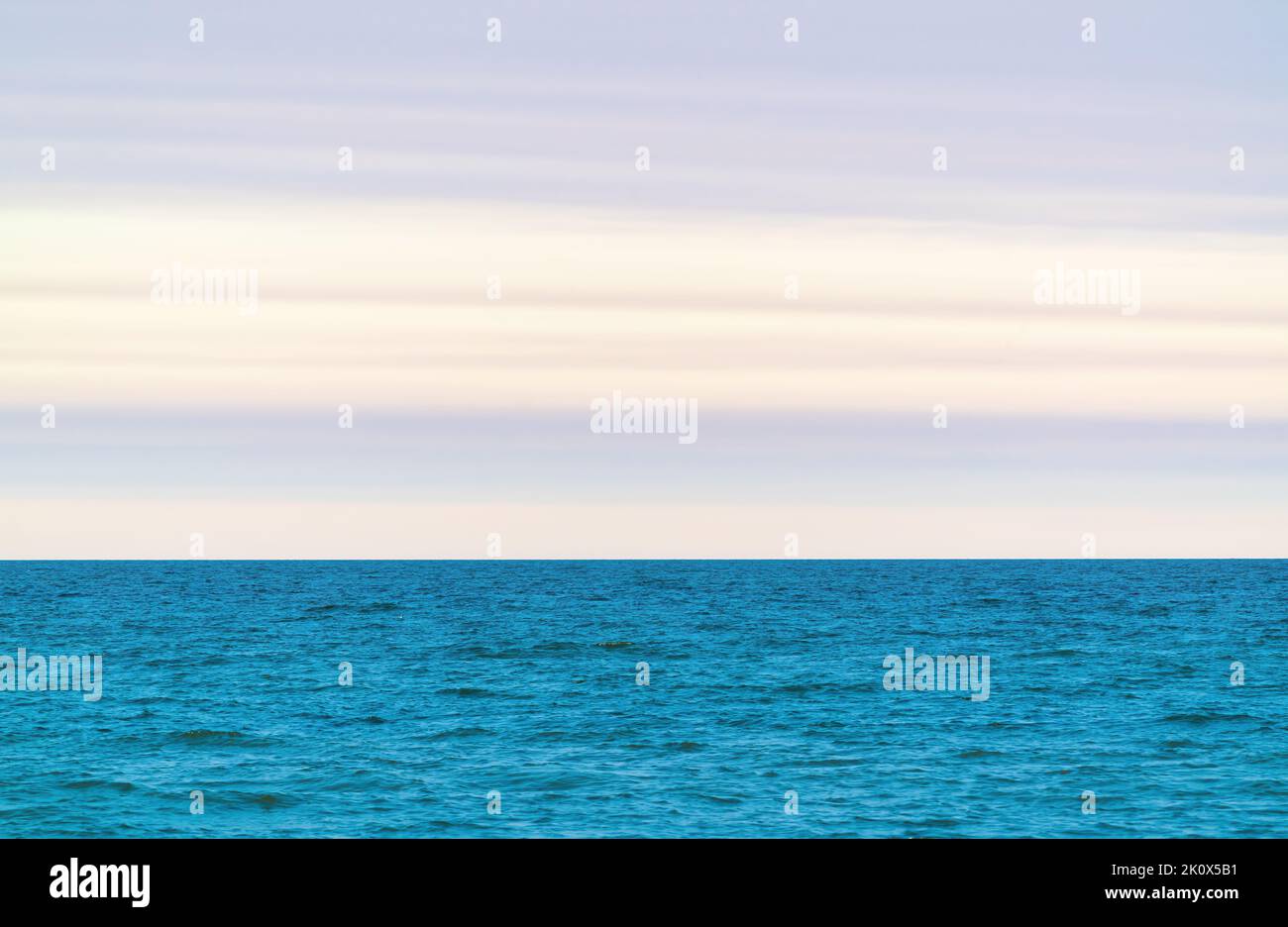 Clear horizon sea wallpaper hi-res stock photography and images - Alamy