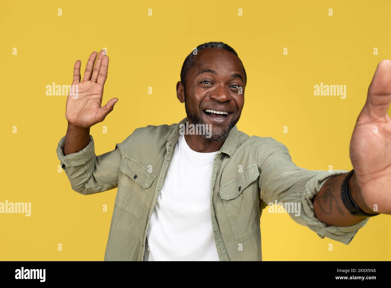 Laughing waving camera hi-res stock photography and images - Alamy