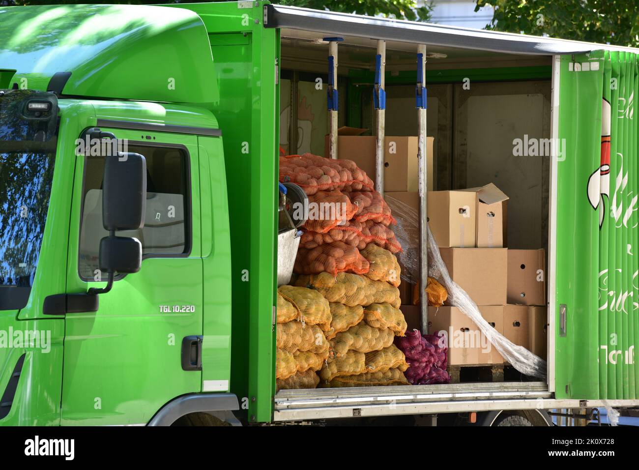 Truck loaded vegetables hi-res stock photography and images - Alamy