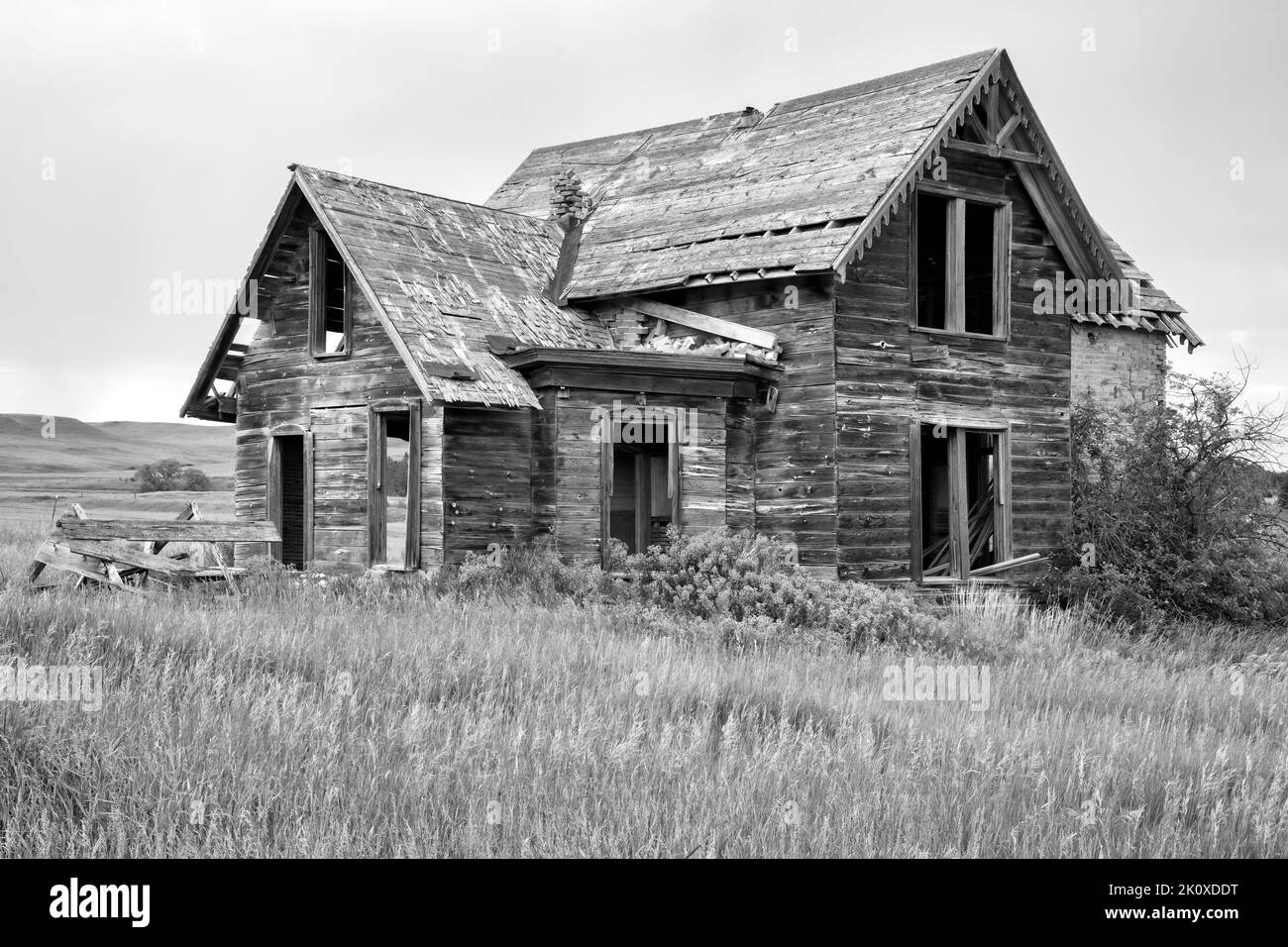 USA, Great Plains, North Dakota, abandoned farmhouse Stock Photo - Alamy