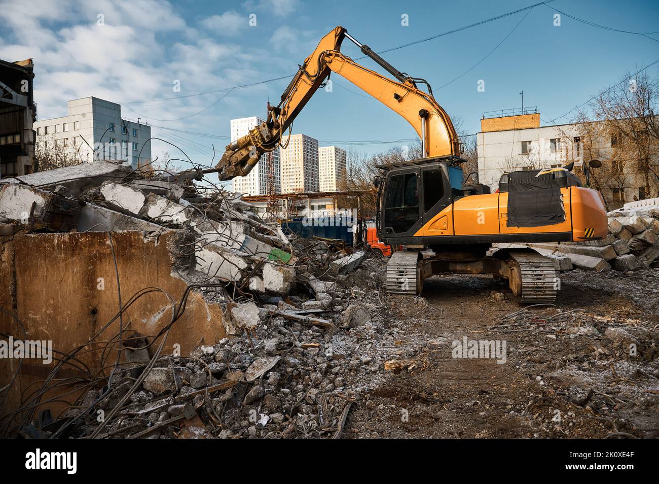 Excavator with hydraulic scissors cuts concrete beams Stock Photo - Alamy