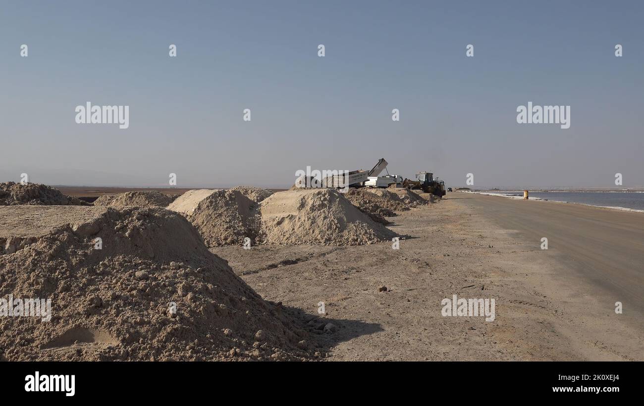 Engineering tools of the Dead Sea factories operate on a pile of salt ...