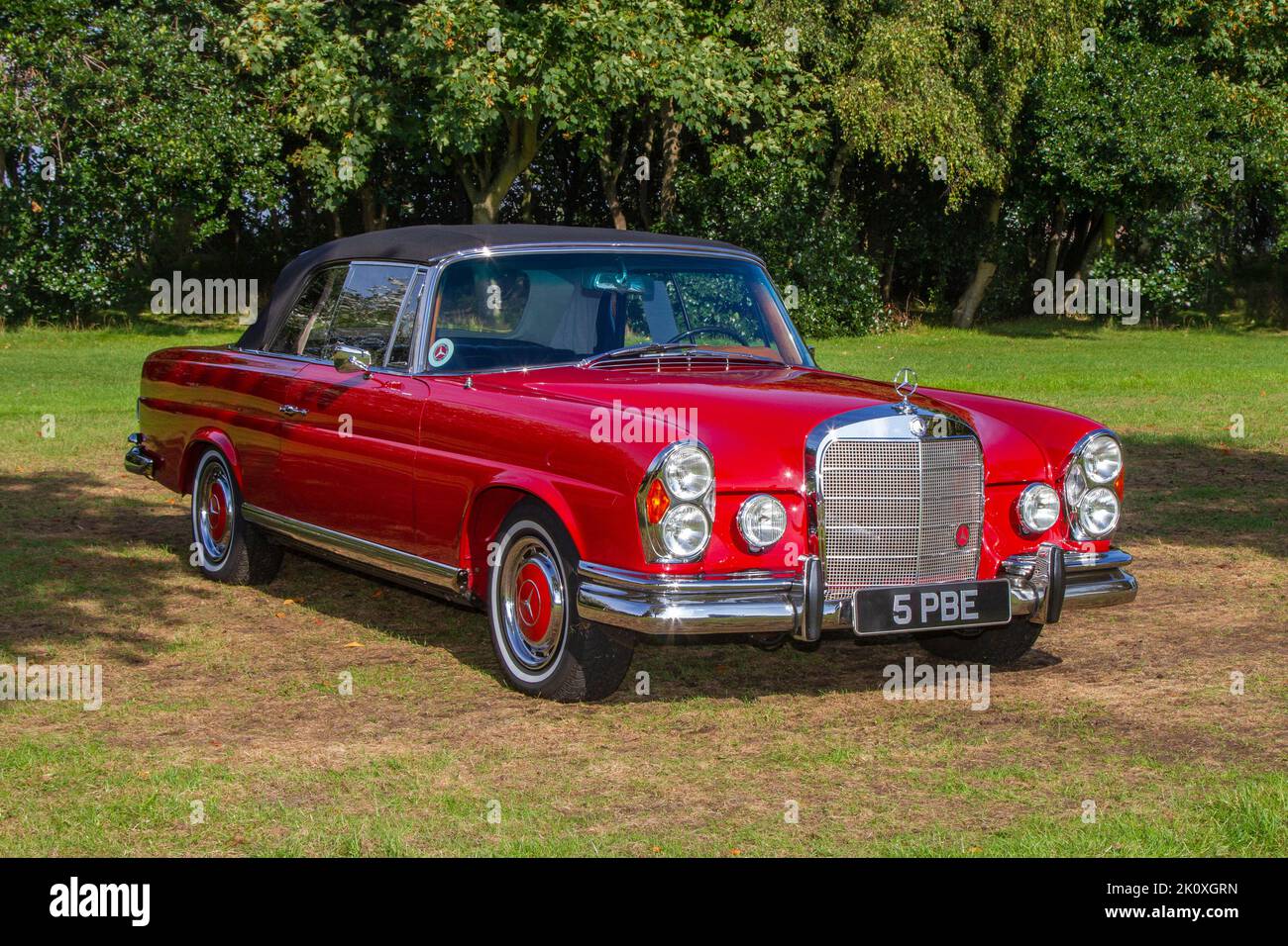 1962 mercedes benz 220se convertible hi-res stock photography and ...