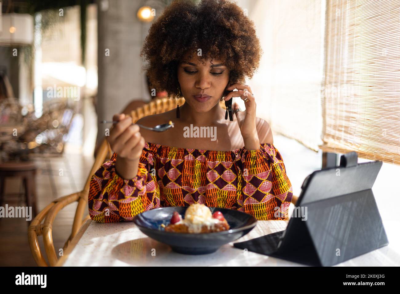 African woman eating hi-res stock photography and images - Alamy