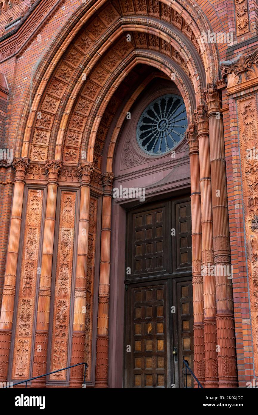Portal of Frankfurt Cathedral (Kaiserdom Sankt Bartholomaus) St ...