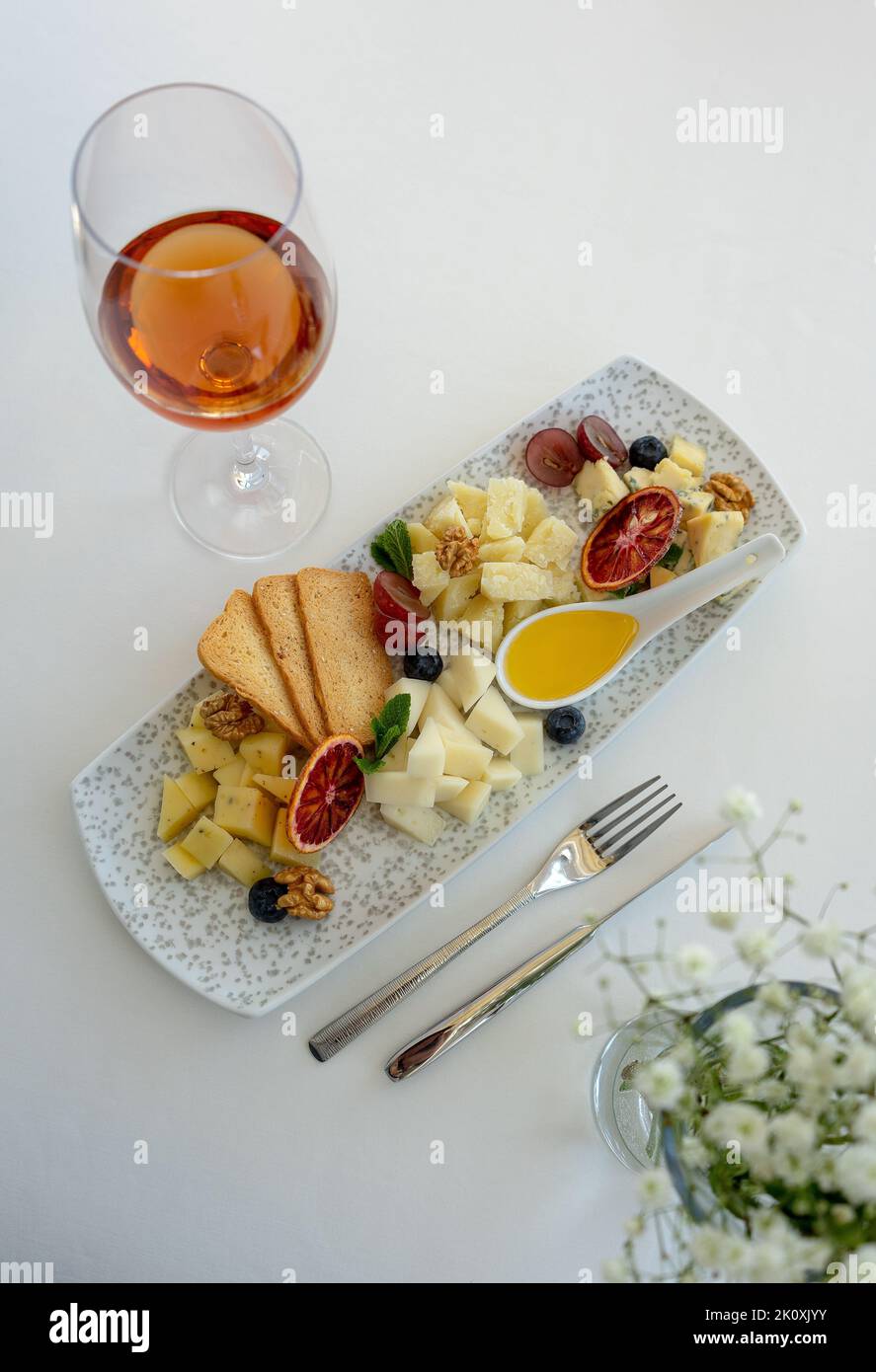 Wine and cheese Board for a wine party Le plateau de fromage classique ...