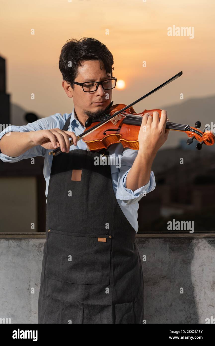 Violin violinist playing sunset strings hi-res stock photography and ...