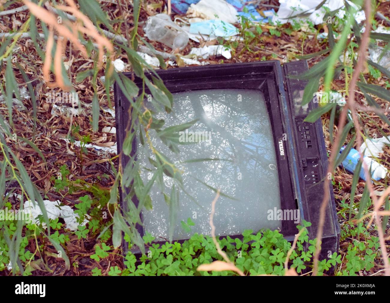 Retro TV thrown away Stock Photo - Alamy