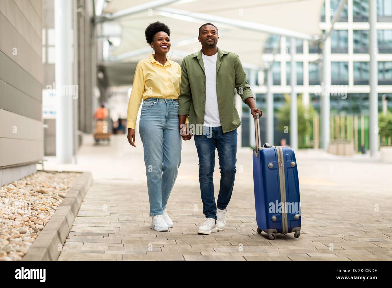 Happy african american couple traveling hi-res stock photography and ...