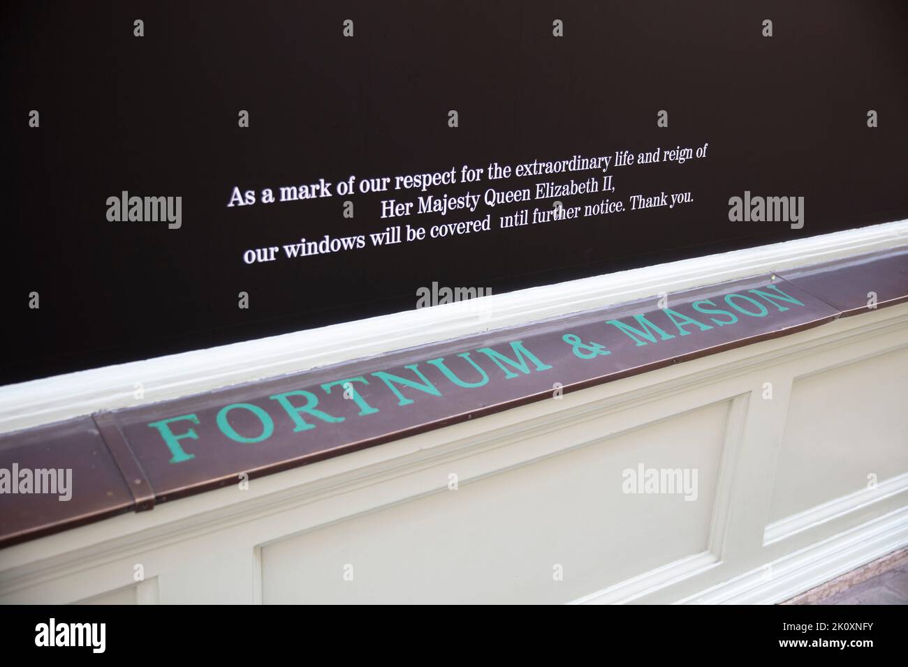 LONDON, UK - September 2022: Fortnum and Mason shop pay tribute to ...