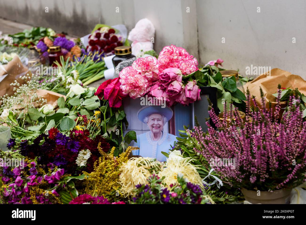 Rip queen elizabeth ii hi-res stock photography and images - Alamy
