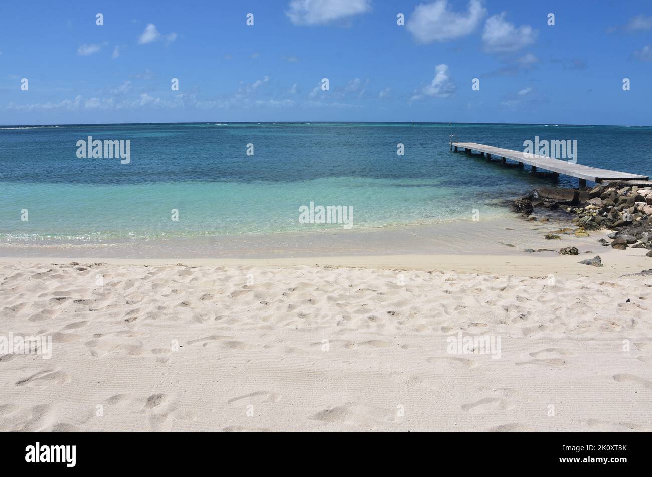 Narrow pier jutting into the ocean on Rodgers Beach in Aruba Stock ...
