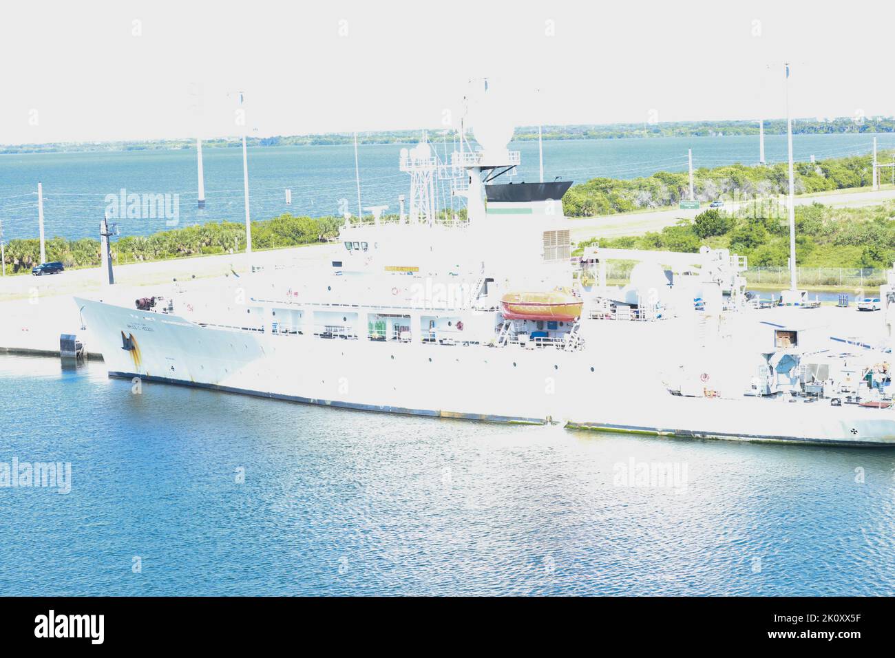 US Naval Ship Henson USNS Bruce C. Heezen a 'Pathfinder Class ...