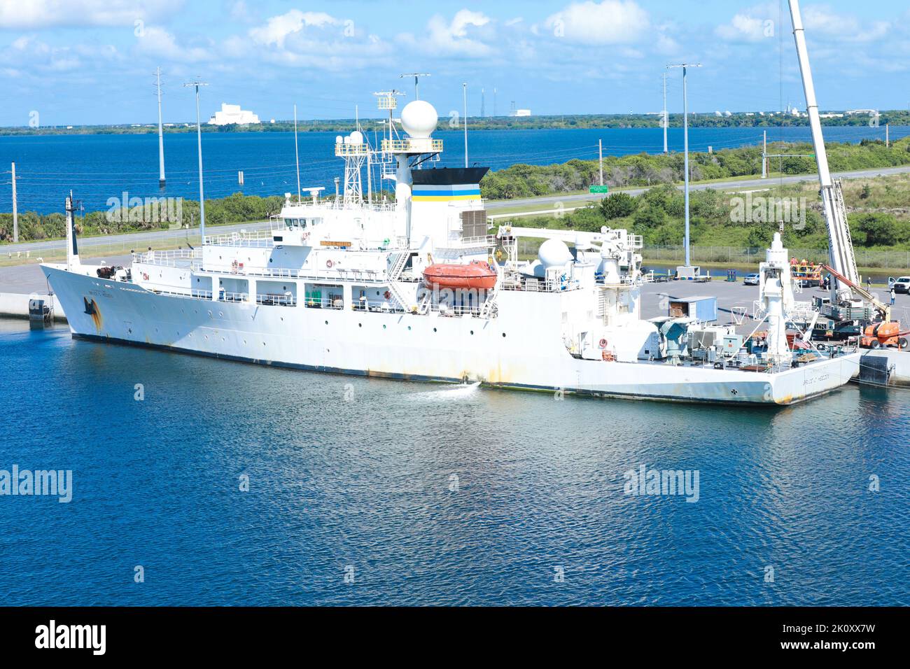 US Naval Ship Henson USNS Bruce C. Heezen a 'Pathfinder Class ...