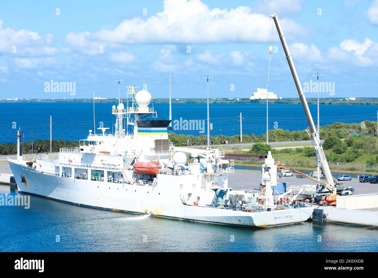 US Naval Ship Henson USNS Bruce C. Heezen a 'Pathfinder Class ...