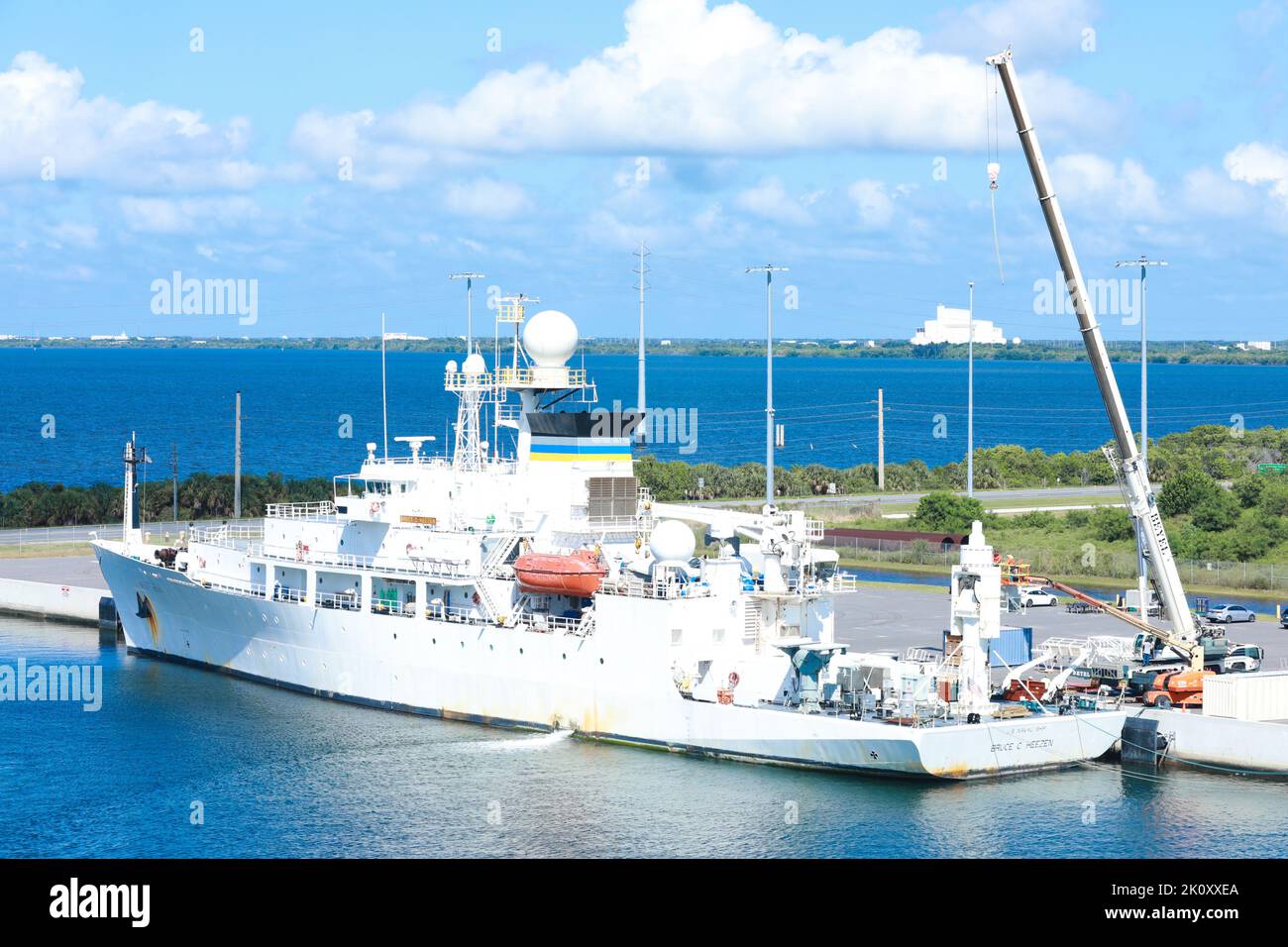 US Naval Ship Henson USNS Bruce C. Heezen a 'Pathfinder Class ...