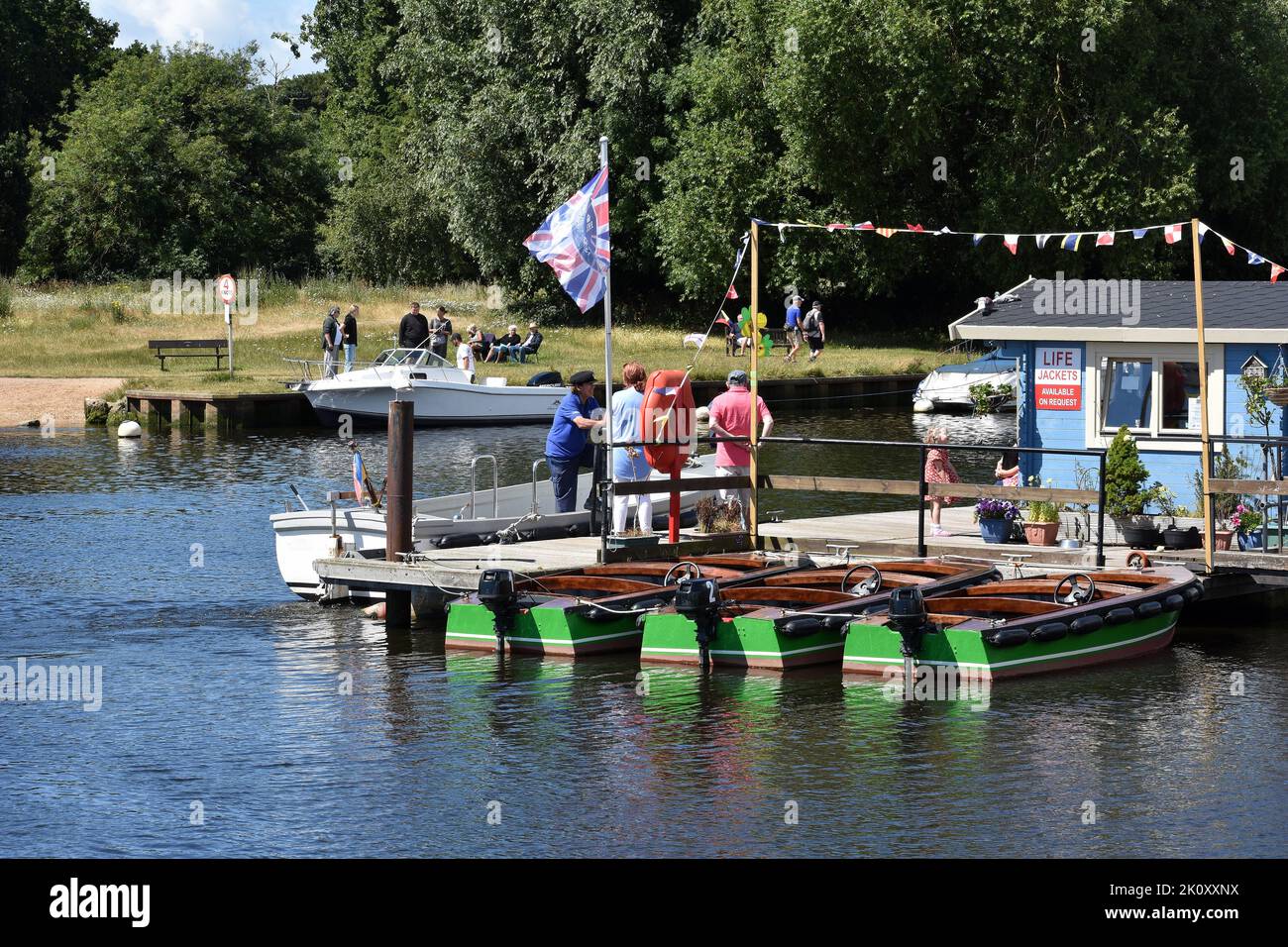 Wick ferry and three motorboats on the river Stour Stock Photo - Alamy