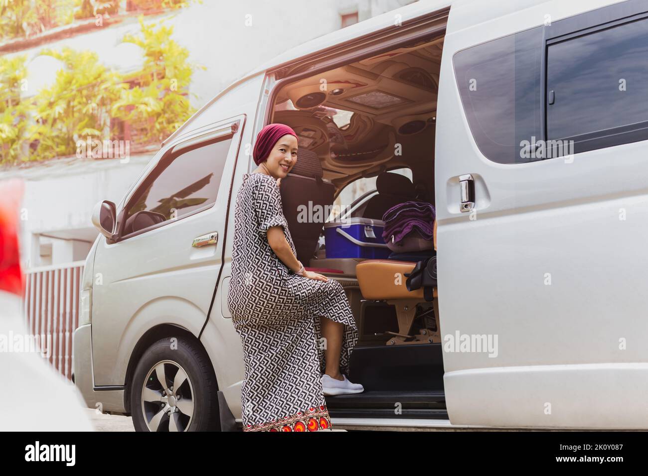 Girl getting on bus hi-res stock photography and images - Alamy