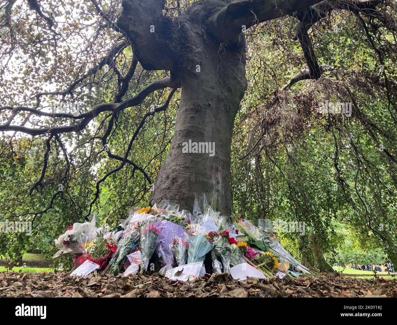London, UK. 14th Sep, 2022. Numerous bouquets of flowers were placed ...