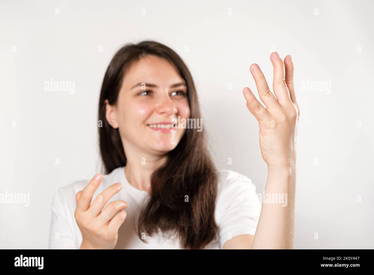 A Woman Shows An Unusual Ability To Bend Her Fingers In Only One Joint