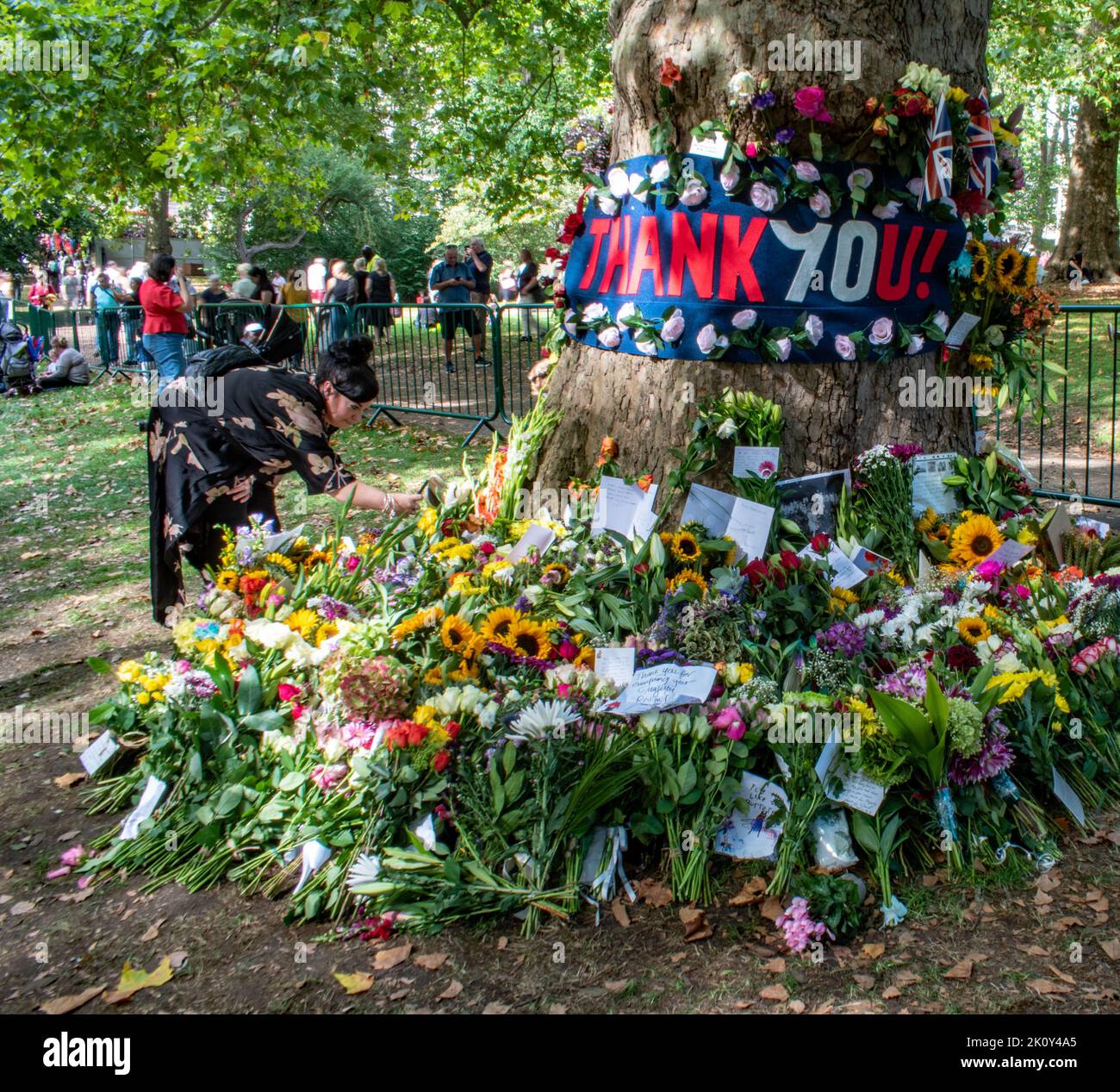 Floral tributes in London upon the death of Queen Elizabeth II Stock ...