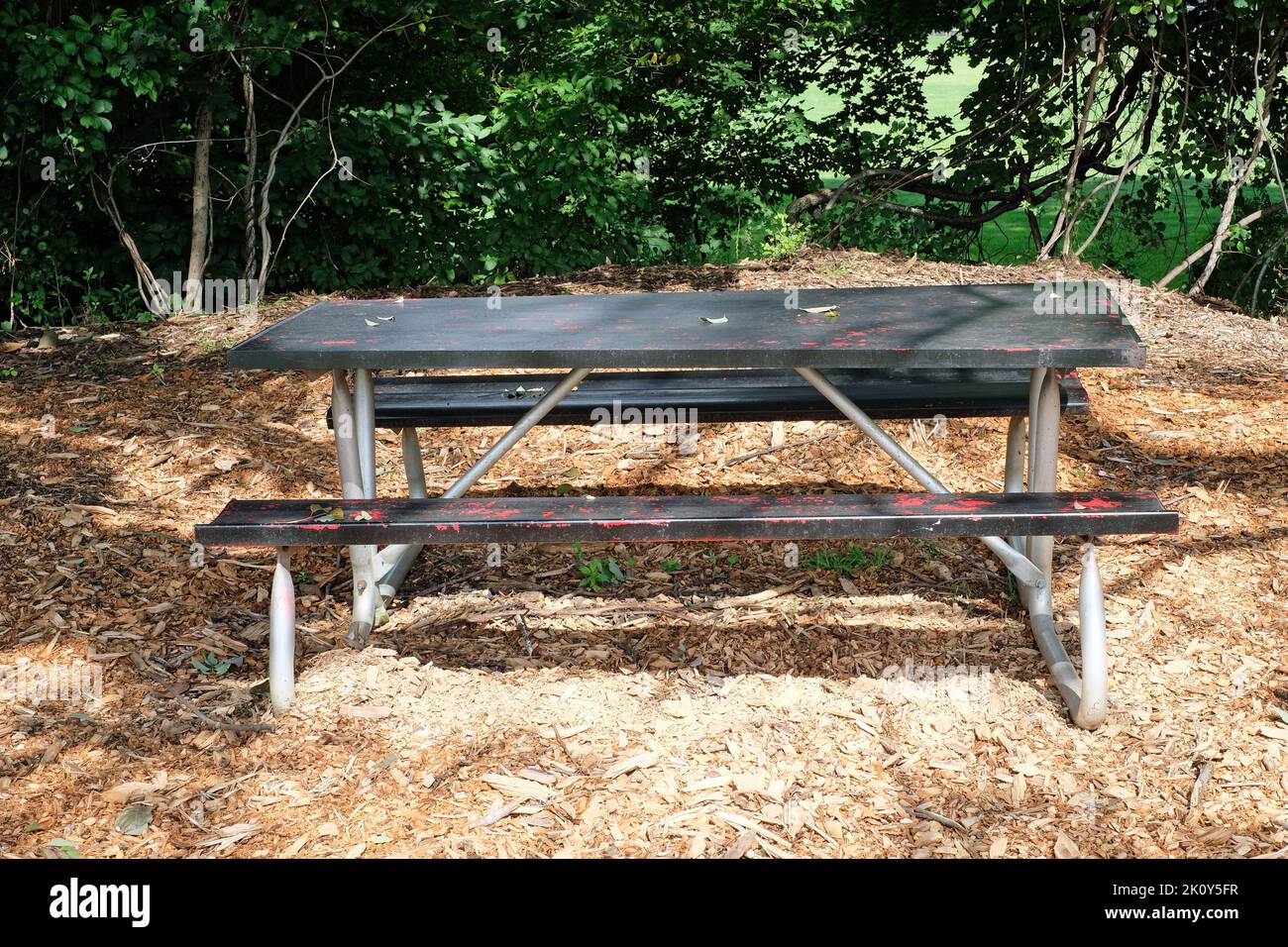 Lunch bench seating hi-res stock photography and images - Alamy