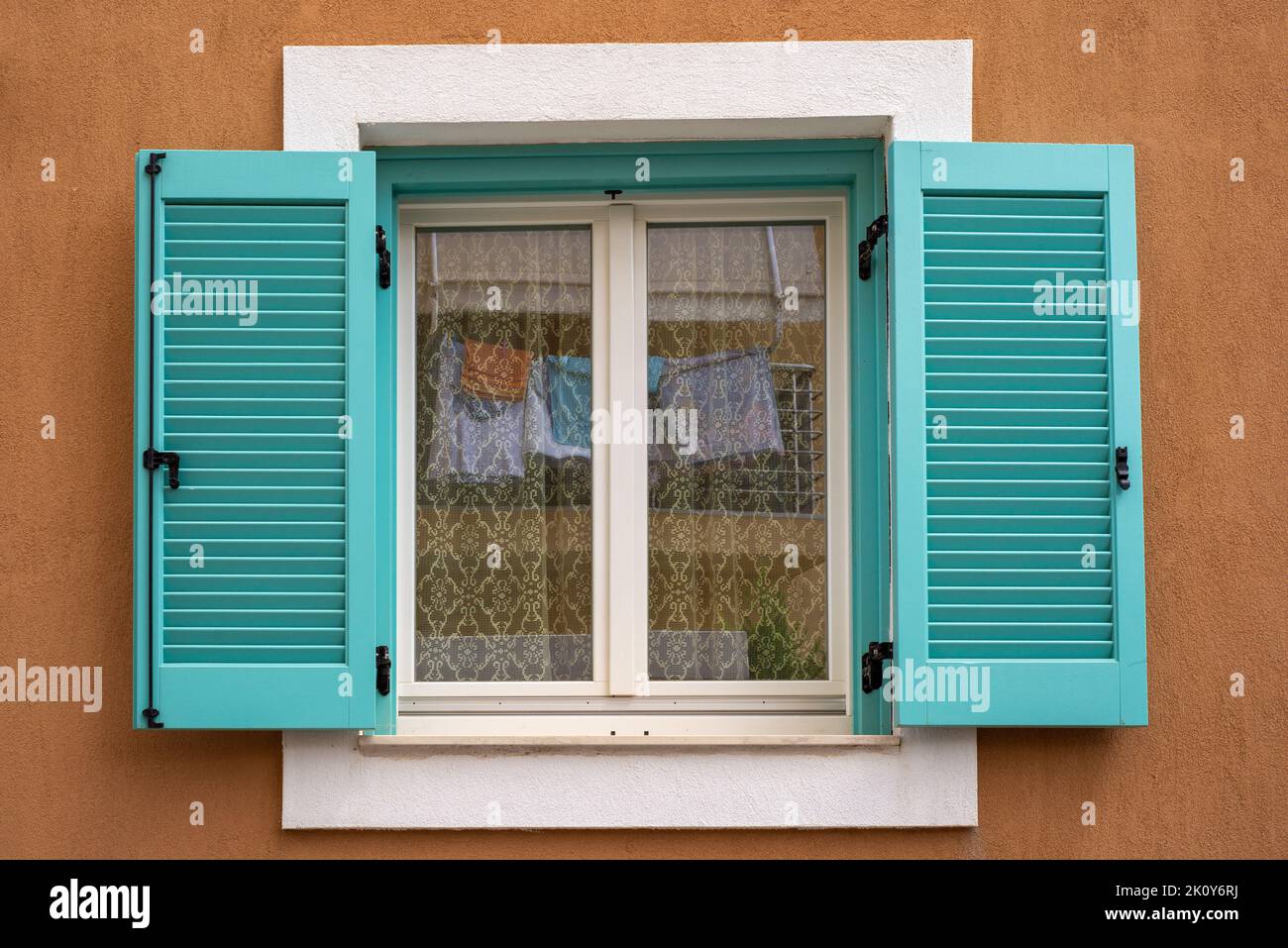 A closed windows with open blue blinds Stock Photo - Alamy