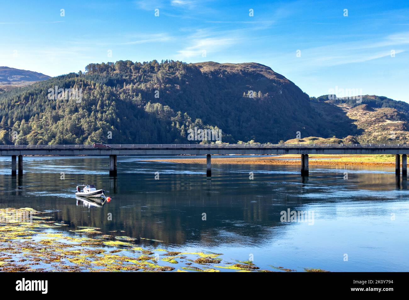 DORNIE KINTAIL SCOTLAND THE A87 ROAD OVER THE LOCH LONG BRIDGE Stock ...