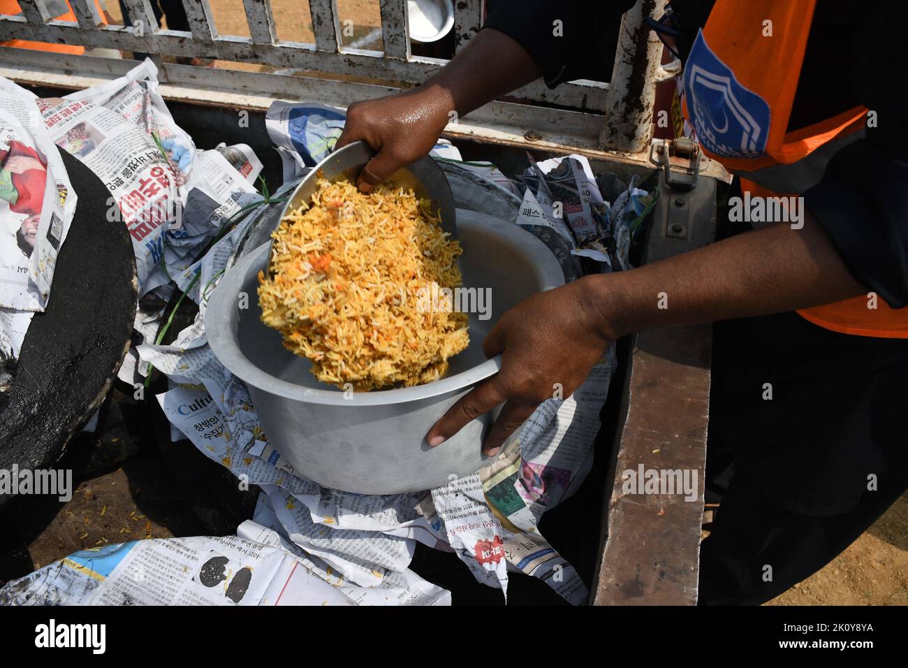 People affected by floods receive free food in flooded areas in Thatta ...