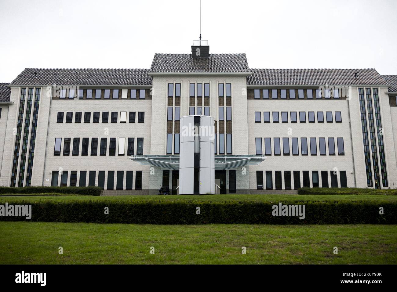 2022-09-14 13:27:43 MAASTRICHT - Exterior of the courthouse of the ...