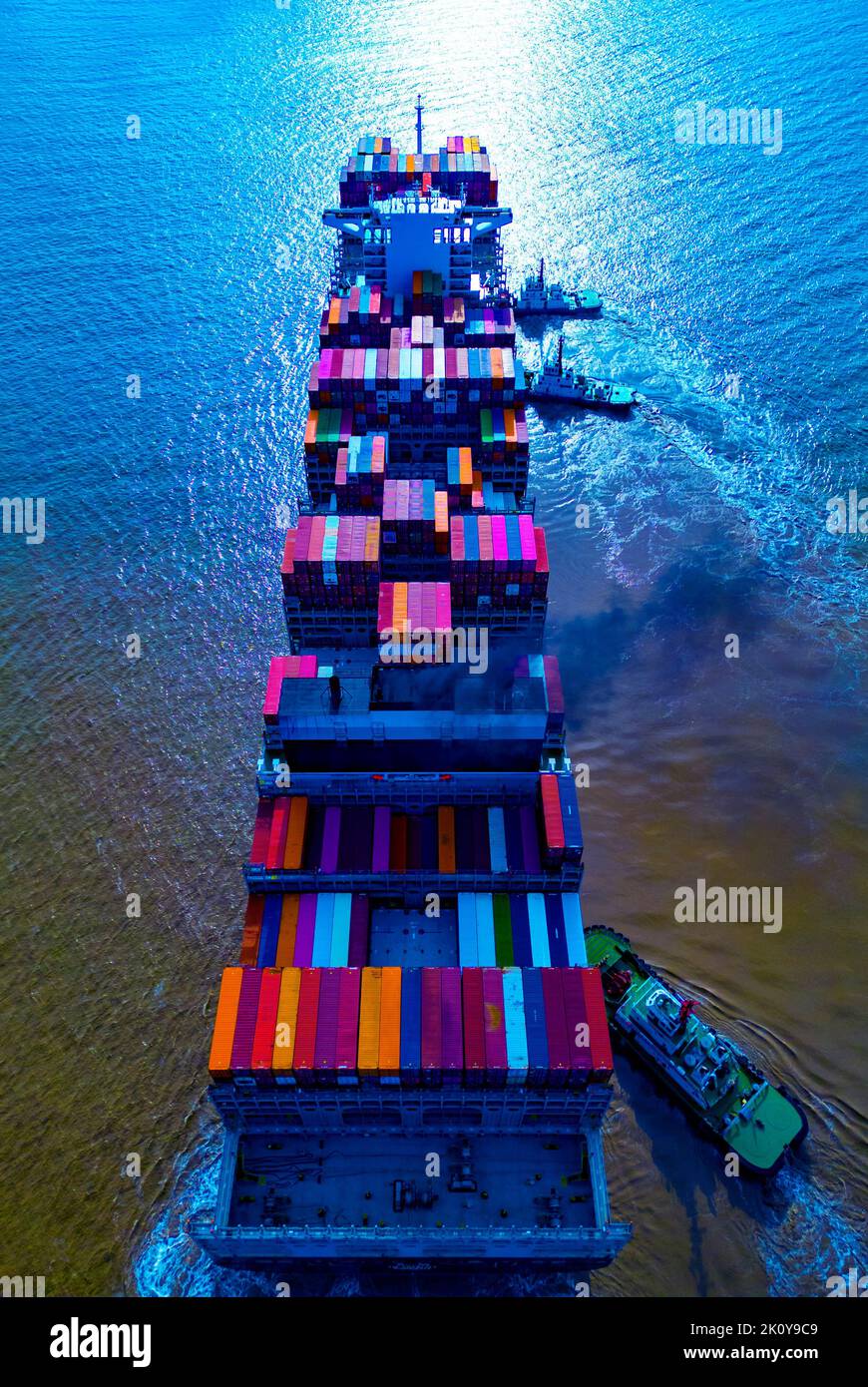SHANGHAI, CHINA - SEPTEMBER 11, 2022 - A cargo ship loaded with ...