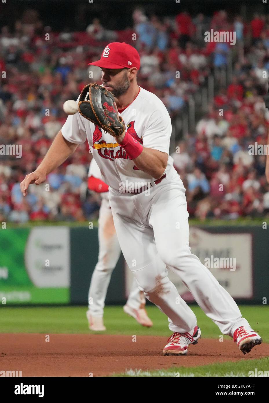 St. Louis Cardinals first baseman Paul Goldschmidt makes a play on a ...