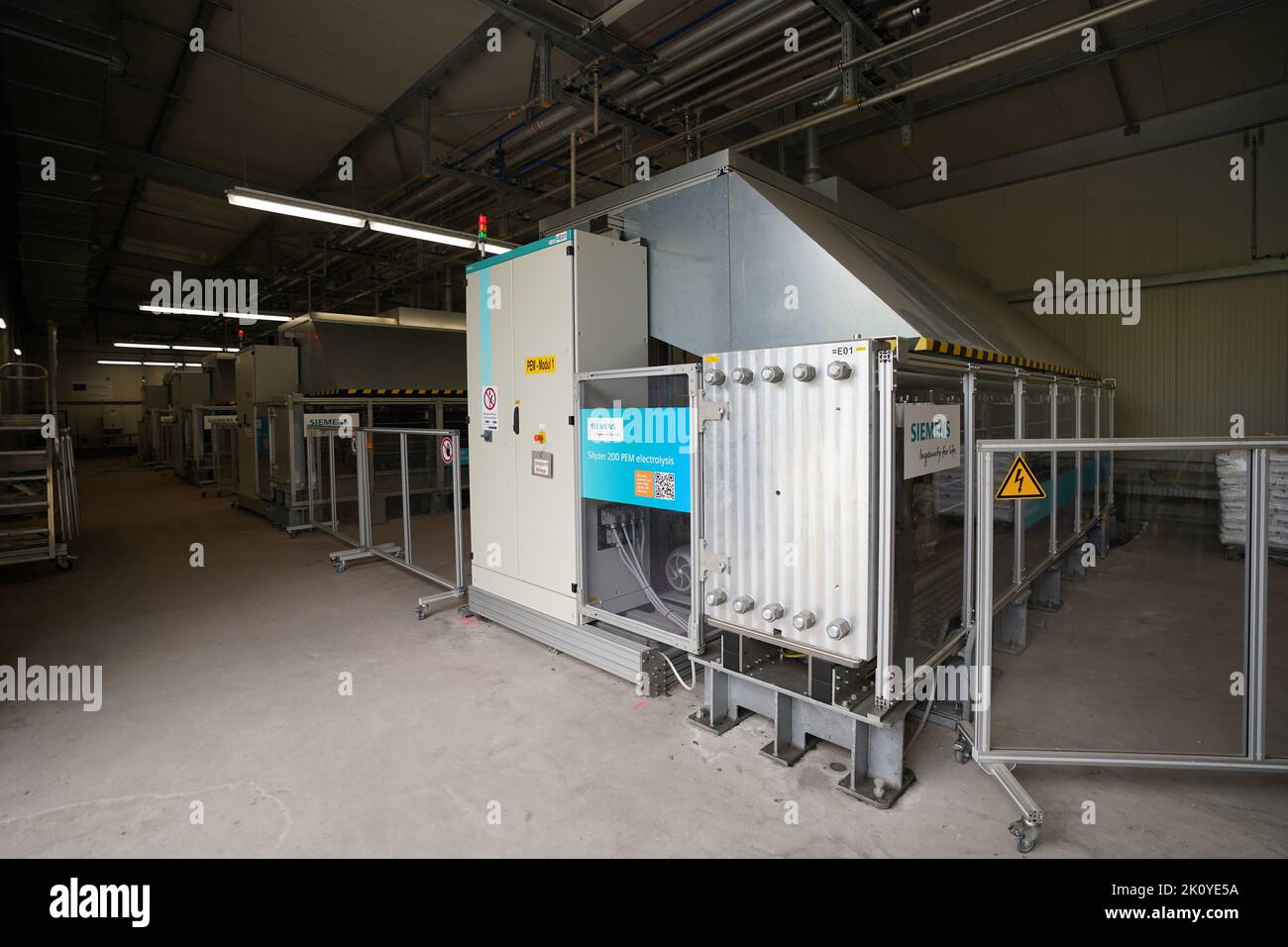 14 September 2022, Hamburg: View of the hydrogen electrolysis unit of ...