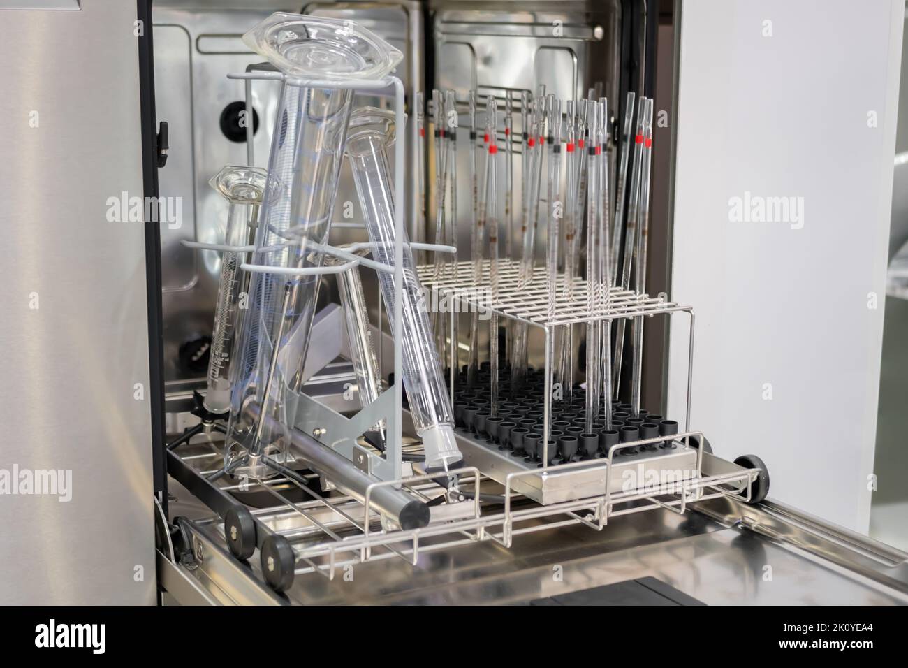 Lab glassware hi-res stock photography and images - Alamy