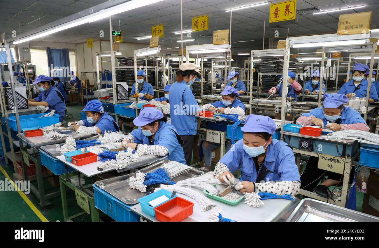 HUAI'AN, CHINA - SEPTEMBER 14, 2022 - Workers of an electronics company ...