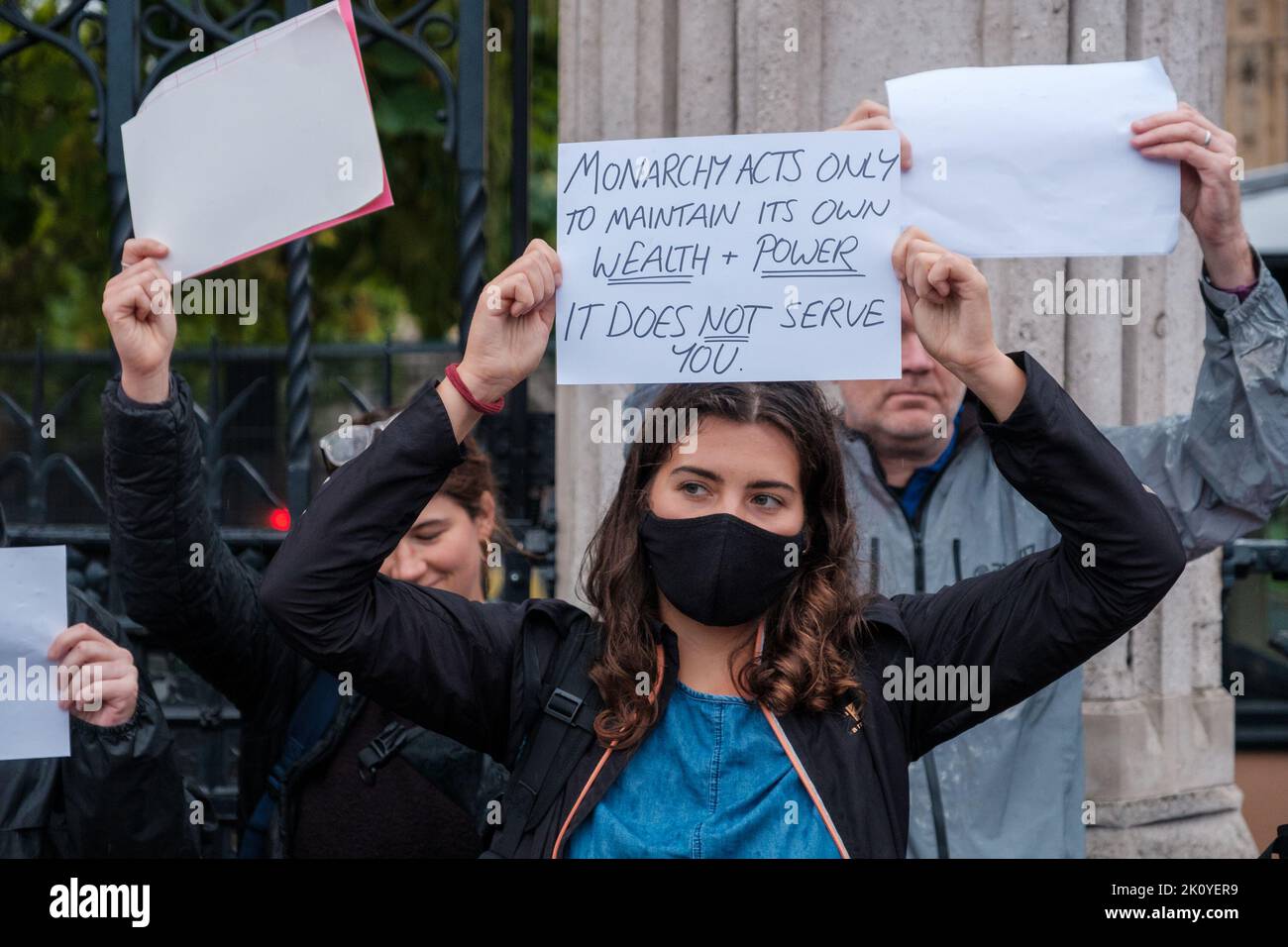 As the Queen's body is being returned back to Buckingham Palace for the ...